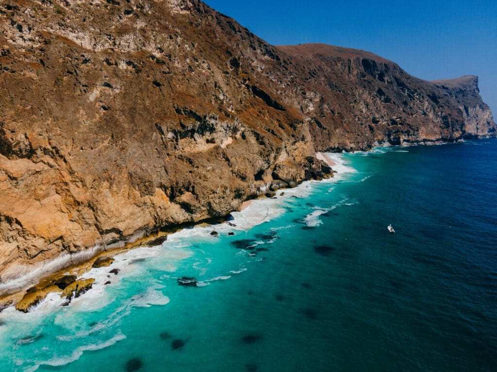 Ocean Active Fly - Salalah, Oman - Aardvark Mcleod